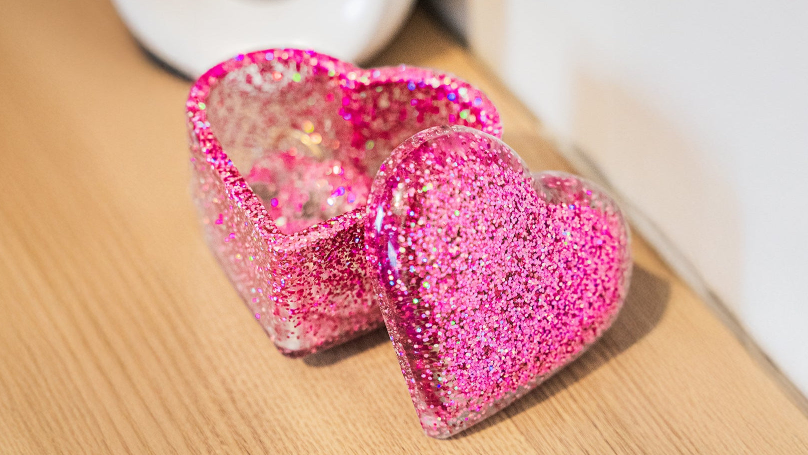 Glitter Ideas for Sparkling Resin Crafts | Blog | Hemway